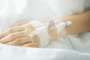 Tangan di Infus: Penyebab, Prosedur, dan Cara Menghadapinya - Blooming ...